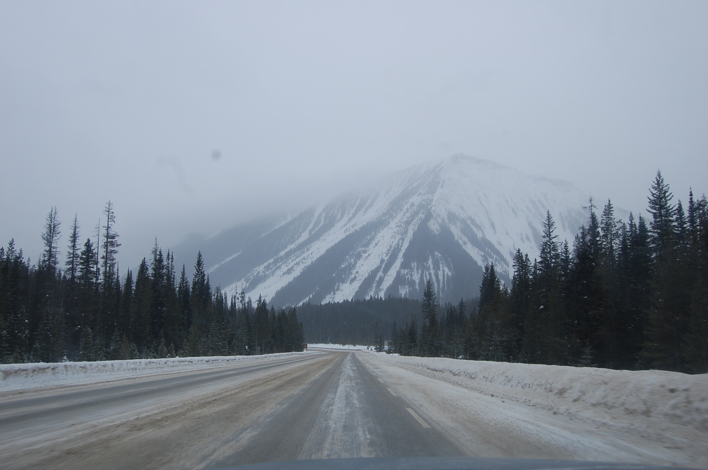 Highway_93_south_of_Banff_going_into_Radium_Hot_Springs (Wikimedia ...