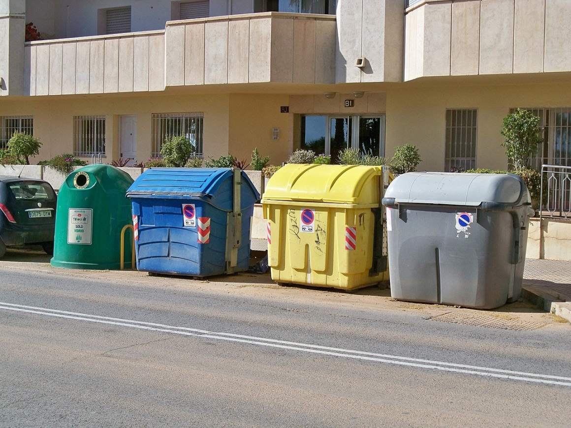 Recycling_Containers_and_Waste_Container - Earth Buddies