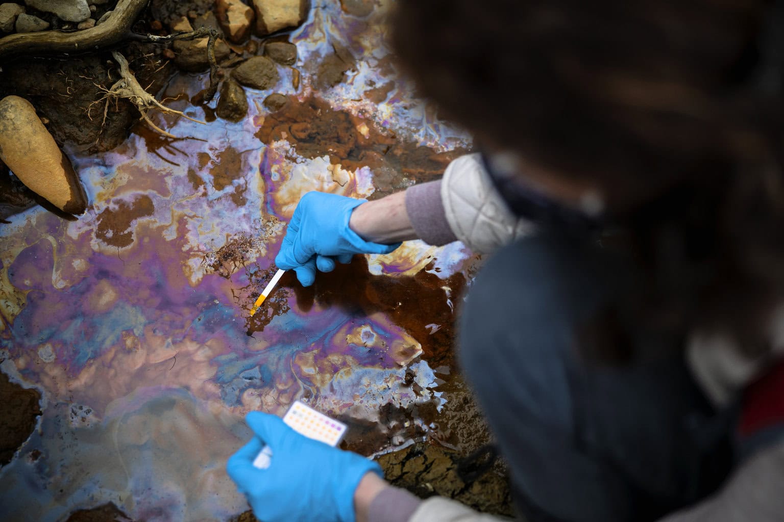 Measuring PH levels of Contaminated Water With Chemicals - Earth Buddies
